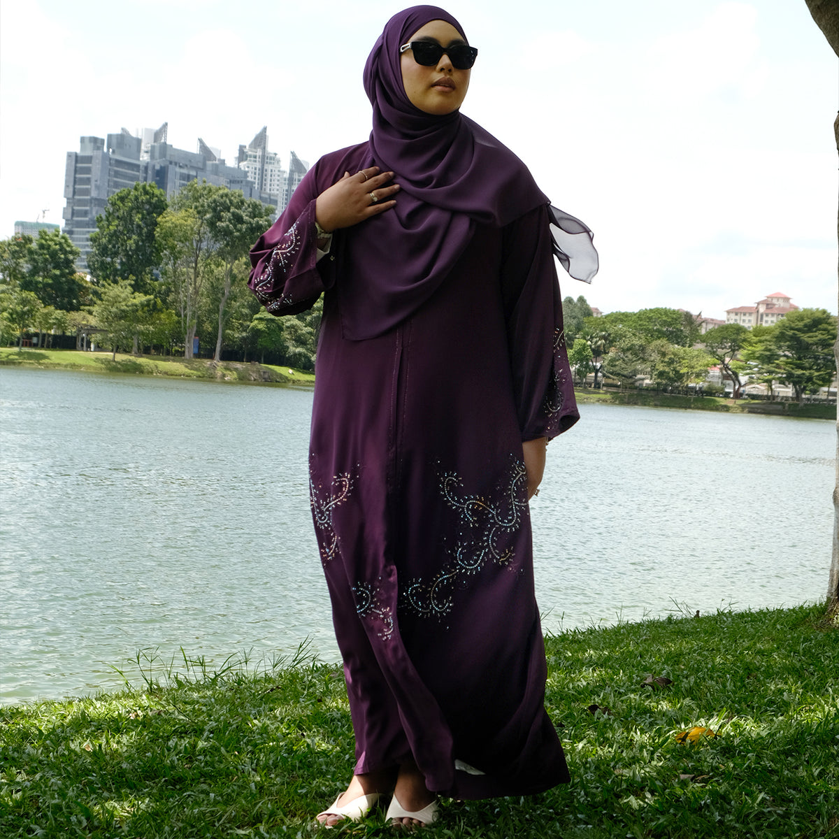 Hamra Raisin Abaya by Guzel Kismet – Fustaann